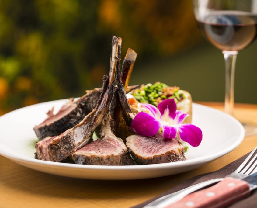 Dining at Waioli Lounge and WSW Steakhouse in Hilo